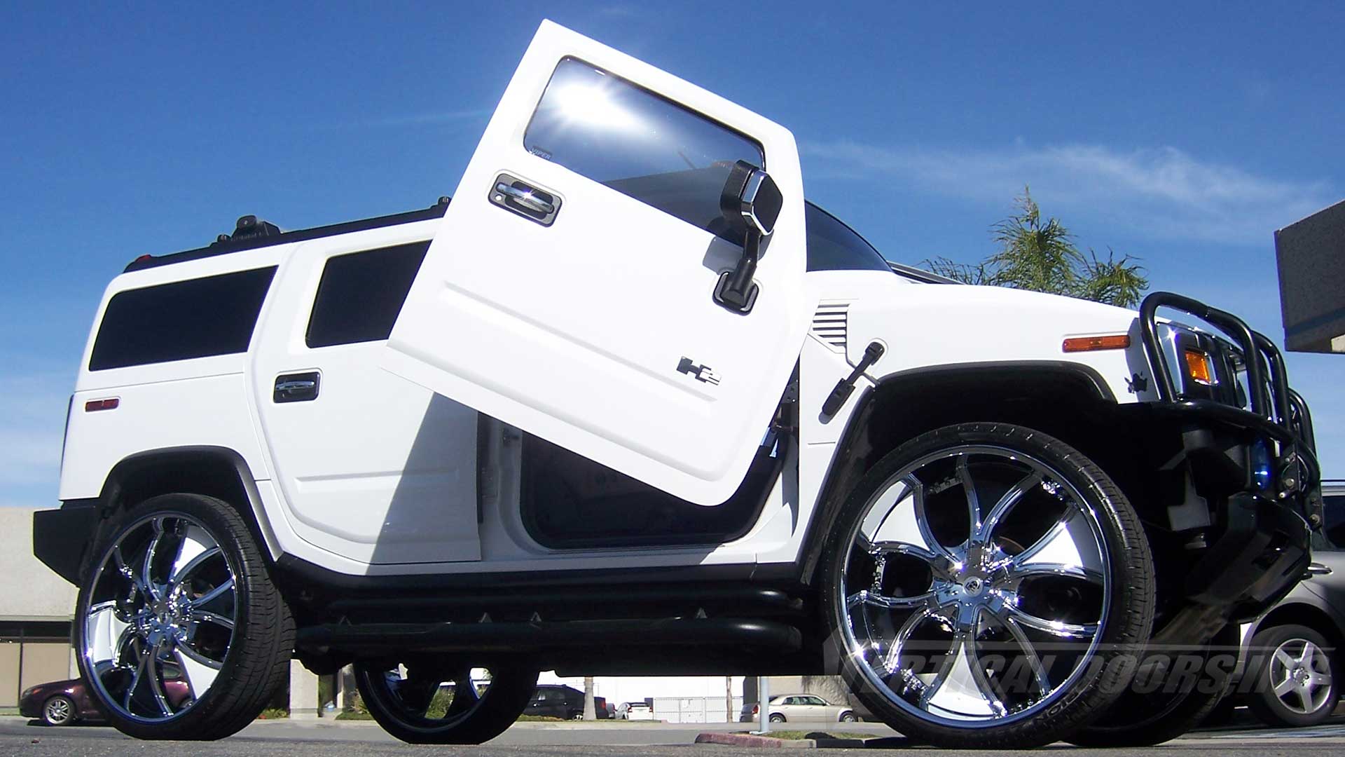 Transform Your Hummer H2 2003-2009 with Vertical Doors Kit – AUTOBUNCH®