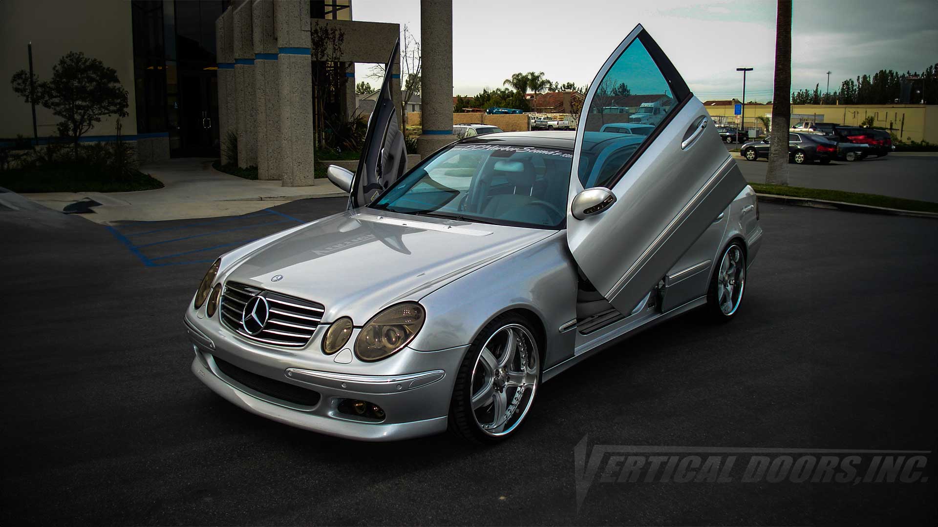 Luxury Enhancement: Mercedes E-Class 2003-2009 Vertical Doors Kit ...